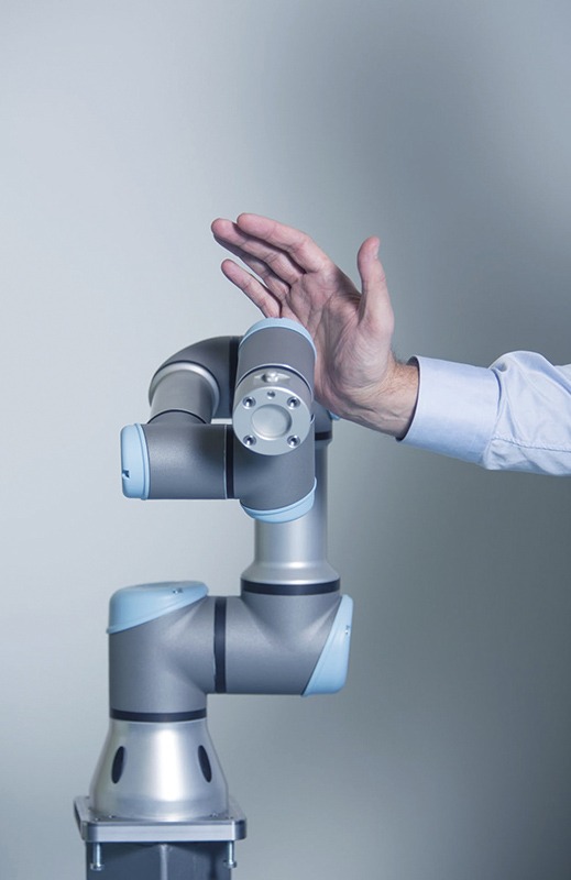 Robot collaboratif (cobot) VS Robot industriel traditionnel